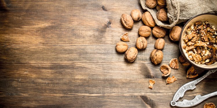 Noci: proprietà, benefici e come usarle in cucina | Melarossa noci ...