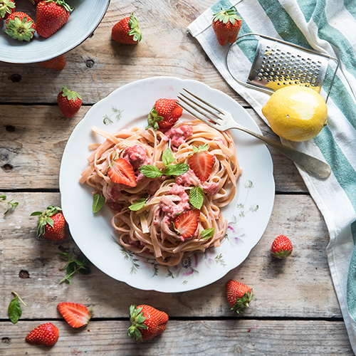 Tagliatelle alle fragole e robiola - Ricette light - Melarossa