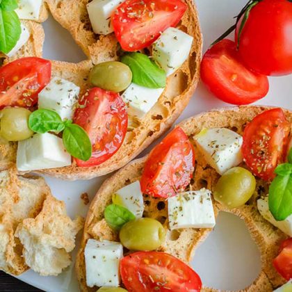 Friselle: ricetta, calorie e come condirle - Melarossa