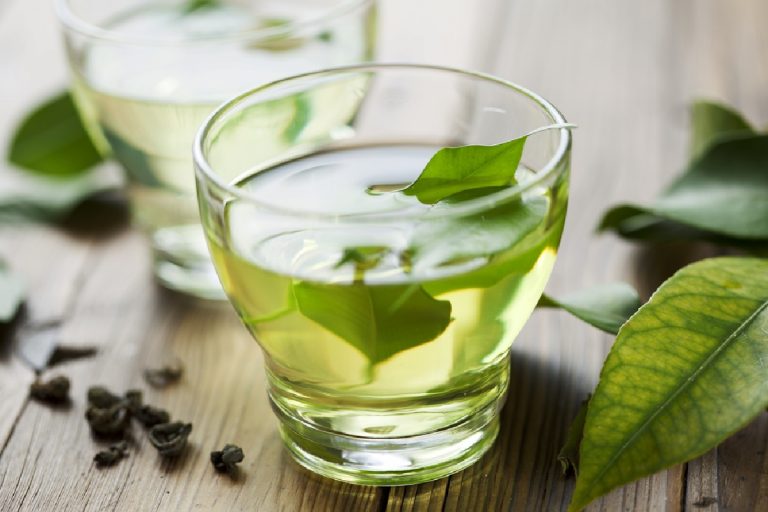 Tè verde: benefici, caratteristiche e quanto berne al giorno