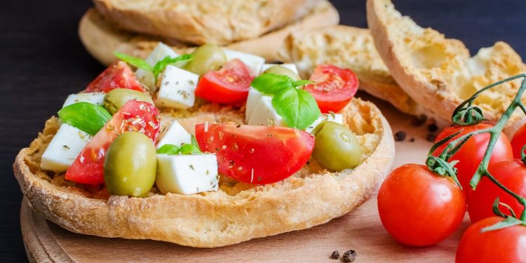 Friselle: ricetta, calorie e come condirle - Melarossa