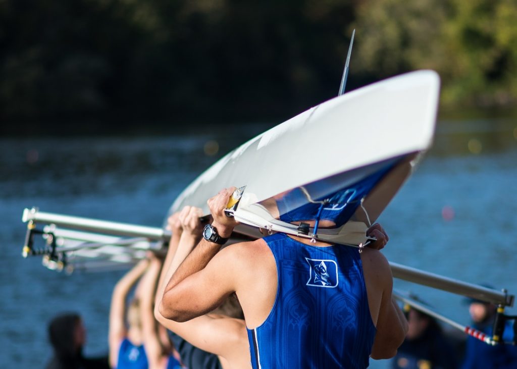 Canottaggio: cos’è, storia, sport e regole, tipi di allenamento e benefici