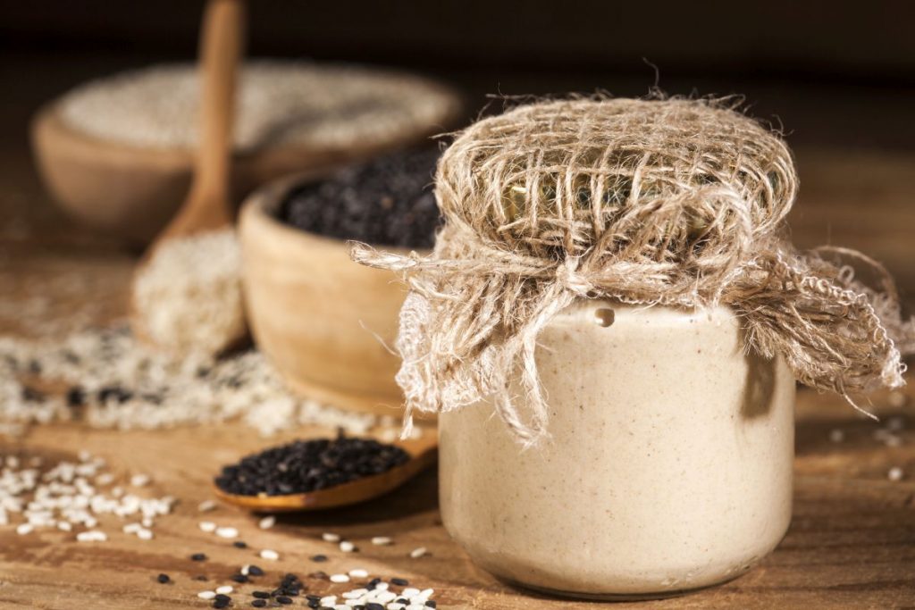 Tahina, cos'è e come preparare la salsa a casa - Melarossa