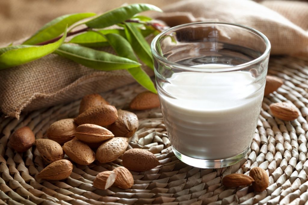 Latte vegetale: cos'è, proprietà e tipi da conoscere - Melarossa