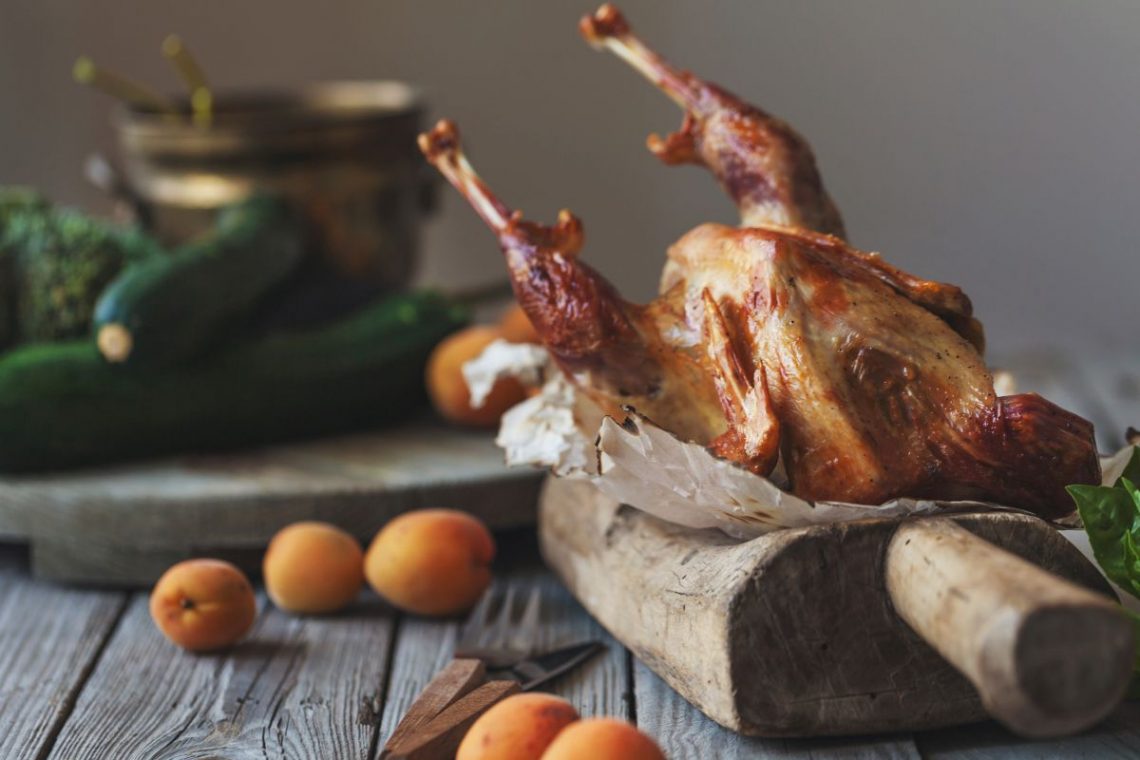 Faraona ripiena: ricetta e varianti di un secondo gustoso - Melarossa