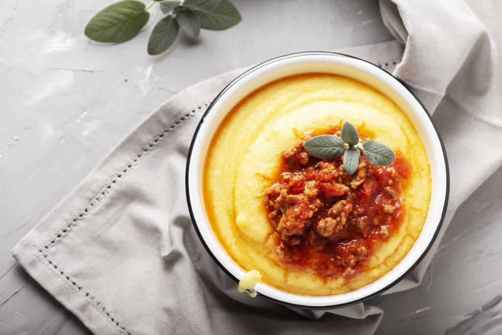 Come fare la polenta in casa e 5 ricette da gustare