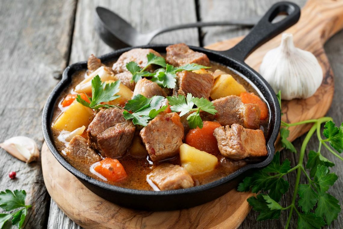 Gulash: la ricetta tradizionale ungherese per farlo a casa - Melarossa