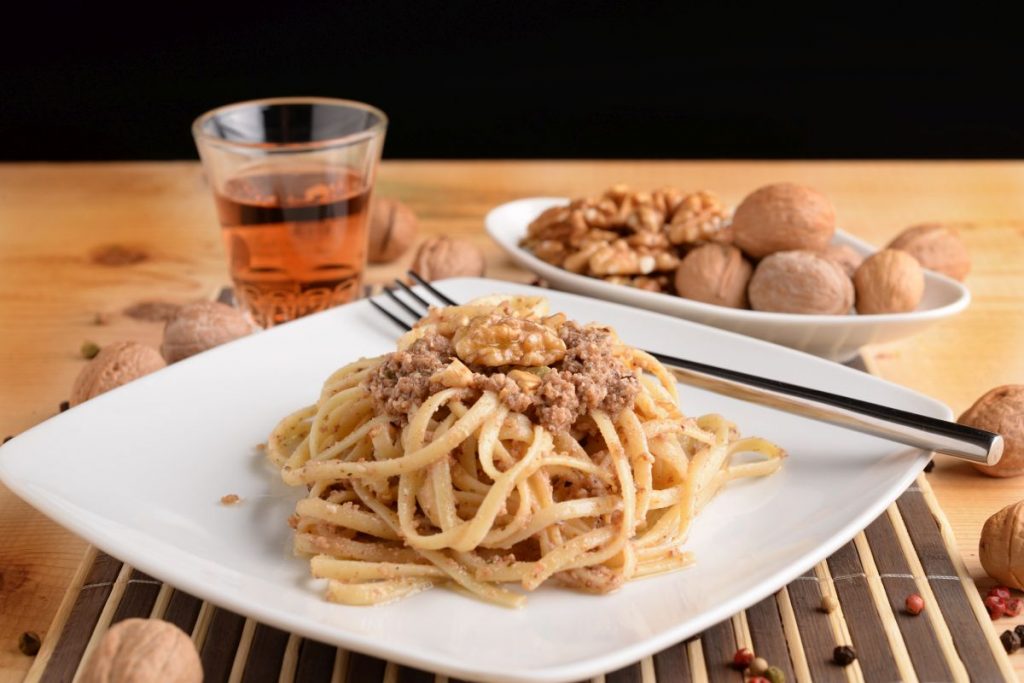 Salsa di noci: ricetta e consigli per un pesto cremoso - Melarossa