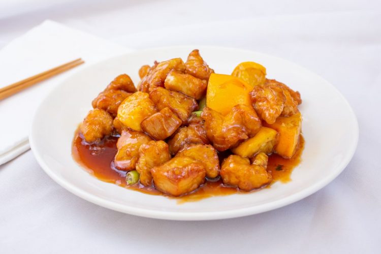 Pollo all'ananas: ricetta cinese del goloso secondo orientale