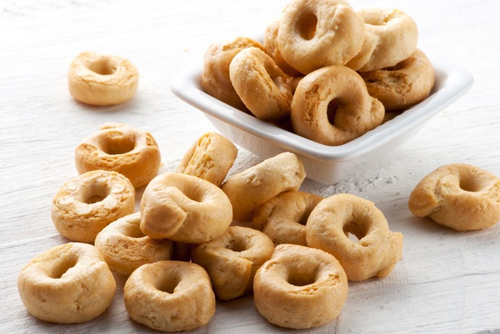 Taralli: ricetta tradizionale e varianti di uno snack classico - Melarossa