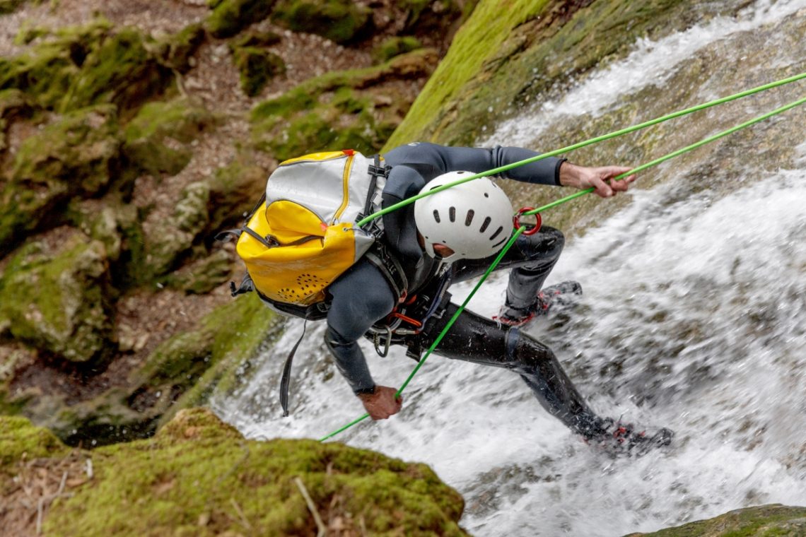Canyoning: che cos'è, come si pratica, abbigliamento