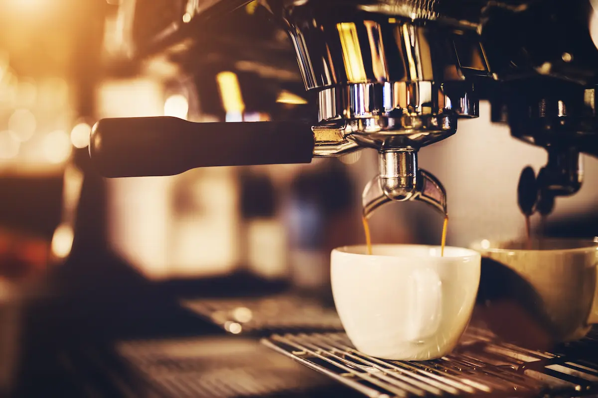 Caffè: a cosa fa bene, controindicazioni e usi in cucina