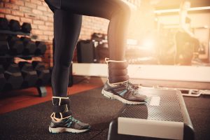 Allenamento con lo step per tonificare i muscoli