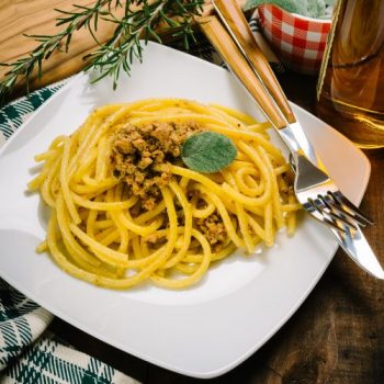 Bigoli in salsa: la ricetta per farli in casa - Melarossa