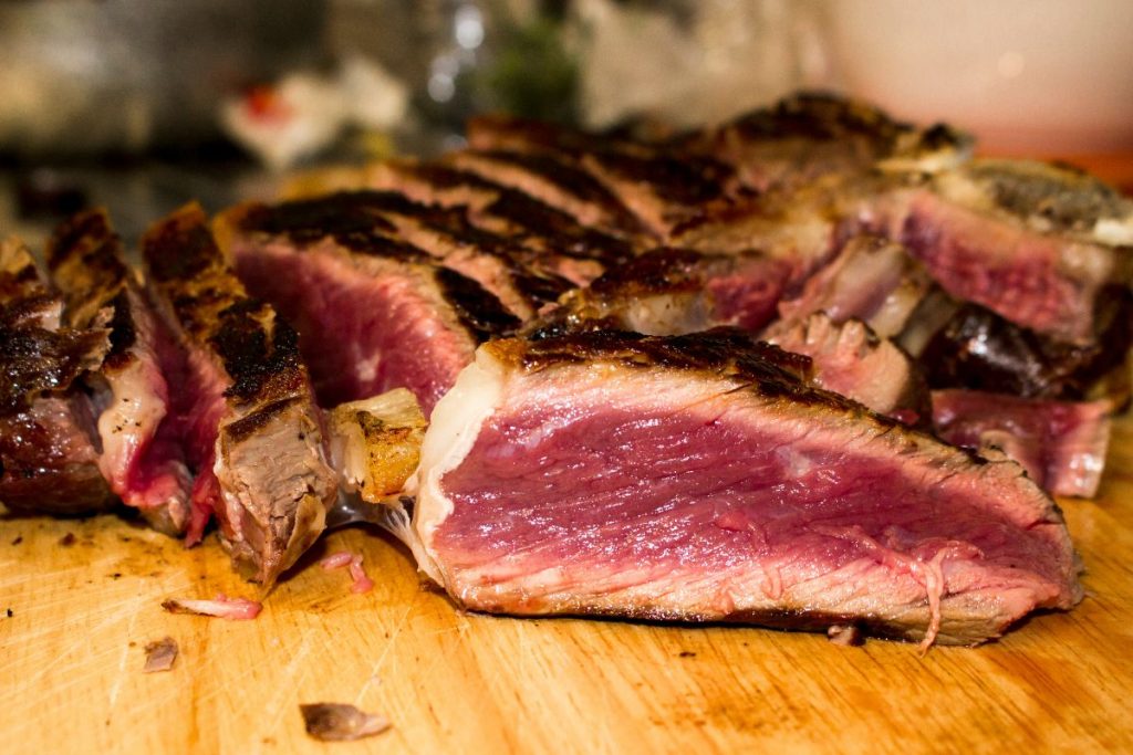 Tagliata di manzo: come cucinarla e condirla in modo gustoso - Melarossa