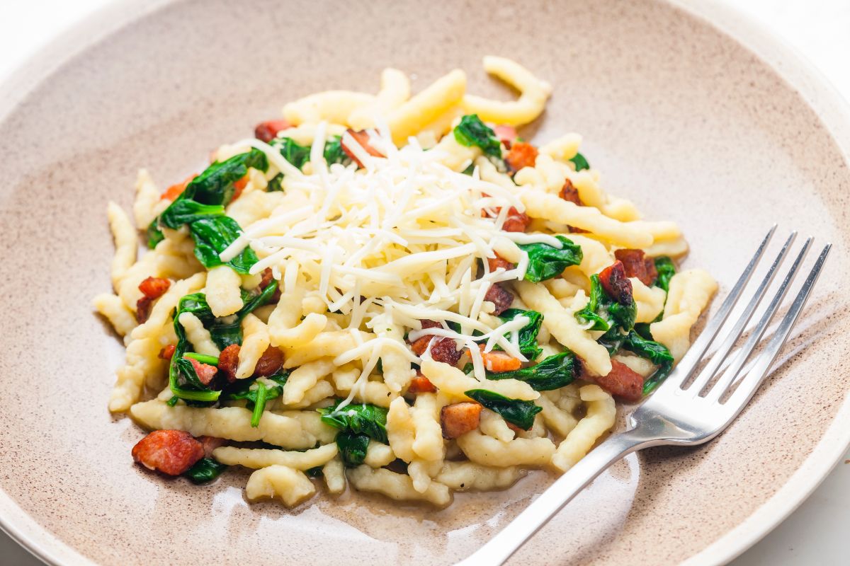 Spatzle: ricetta tradizionale degli gnocchetti tirolesi - Melarossa
