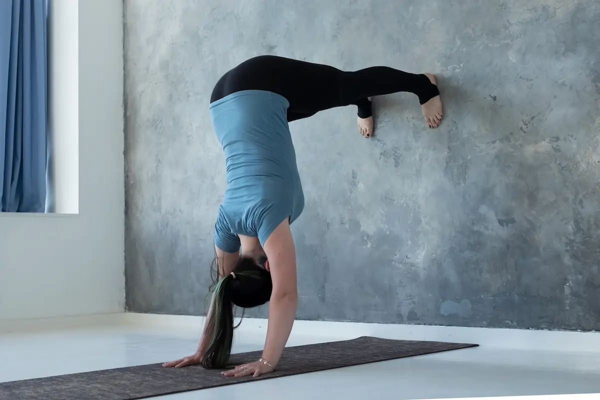 Pilates al muro: che cos'è, benefici e i migliori esercizi