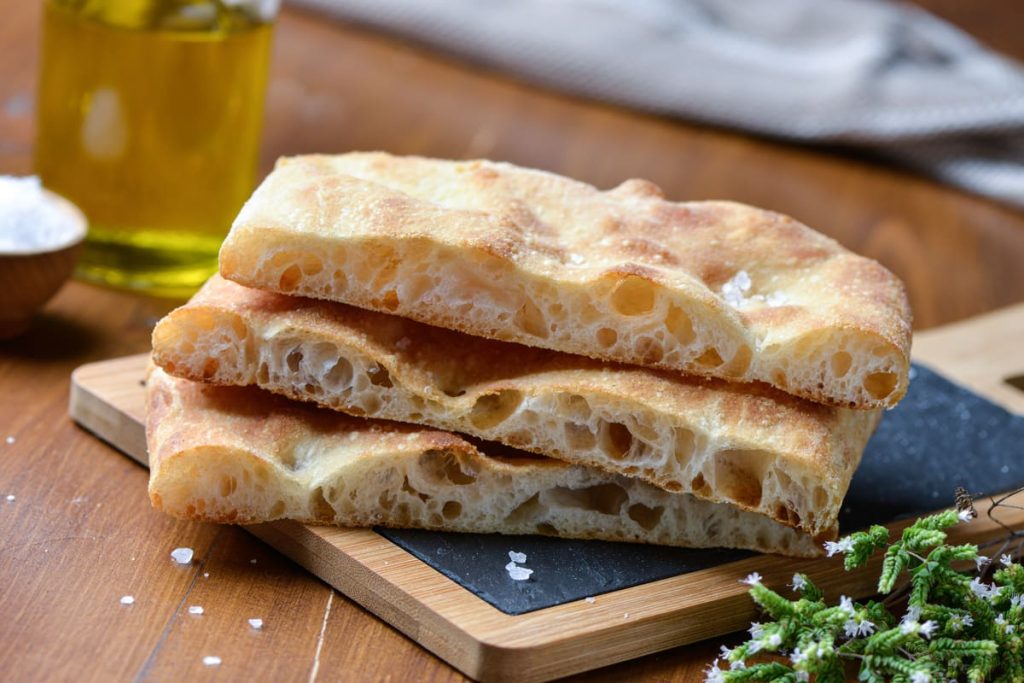 Focaccia genovese: ricetta originale ligure soffice
