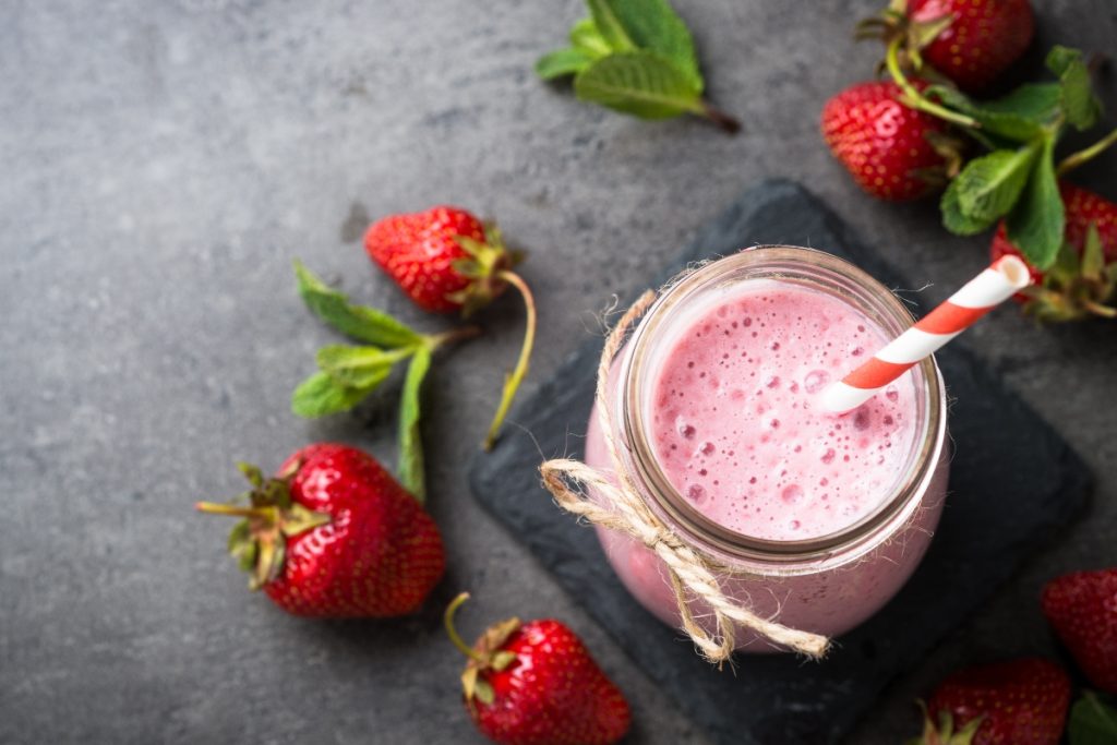 Frullato di fragole fatto in casa: ricetta sana e gustosa